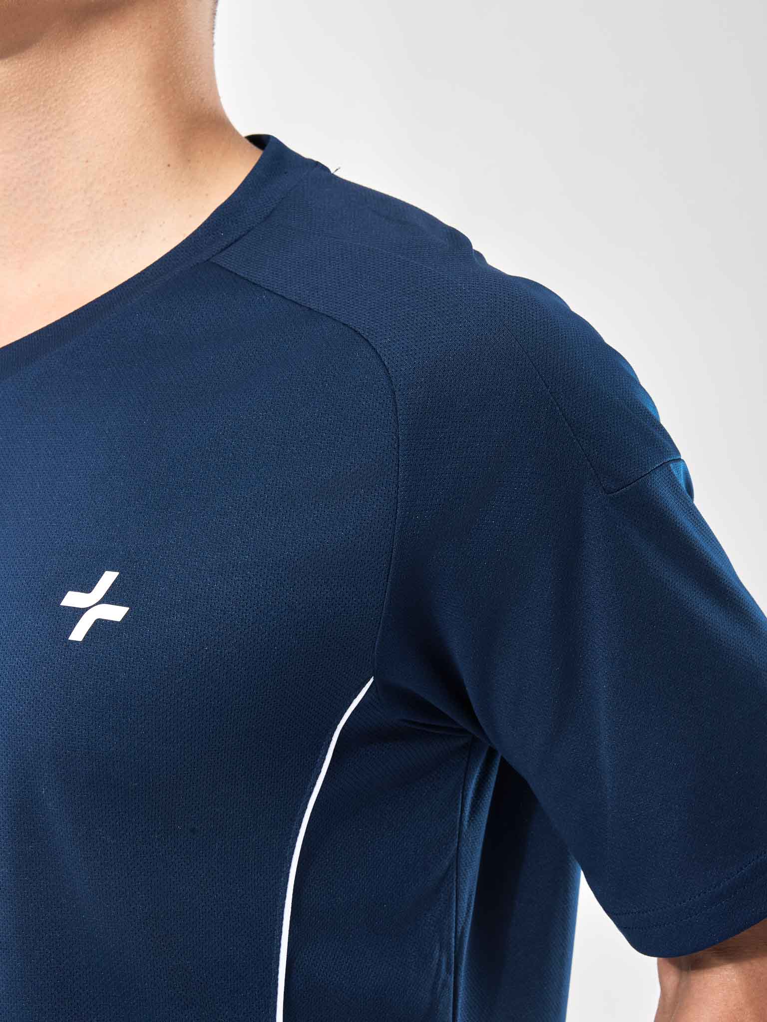 Áo Thun Thể Thao Nam Flexline Active V-Neck Thoáng Khí, Hiện Đại - Coolmate